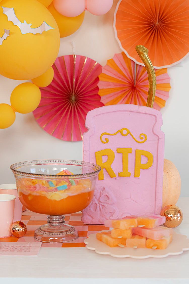 HOW TO HOST A SUMMERWEEN PARTY – Bonjour Fête