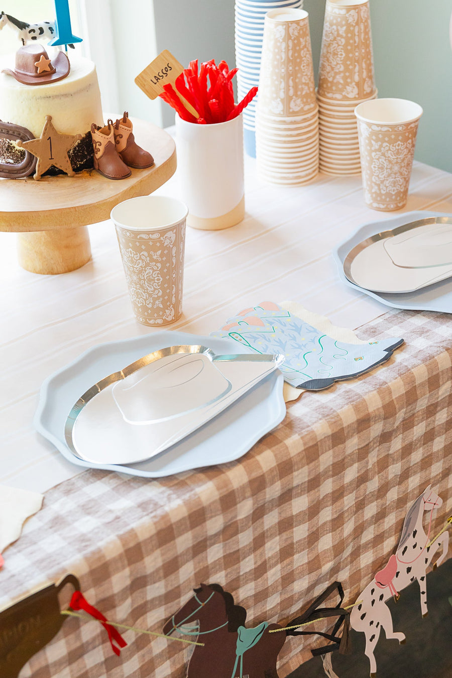 Cute Cowboy Birthday Party Ideas - Western Theme Party Guide | Bonjour ...