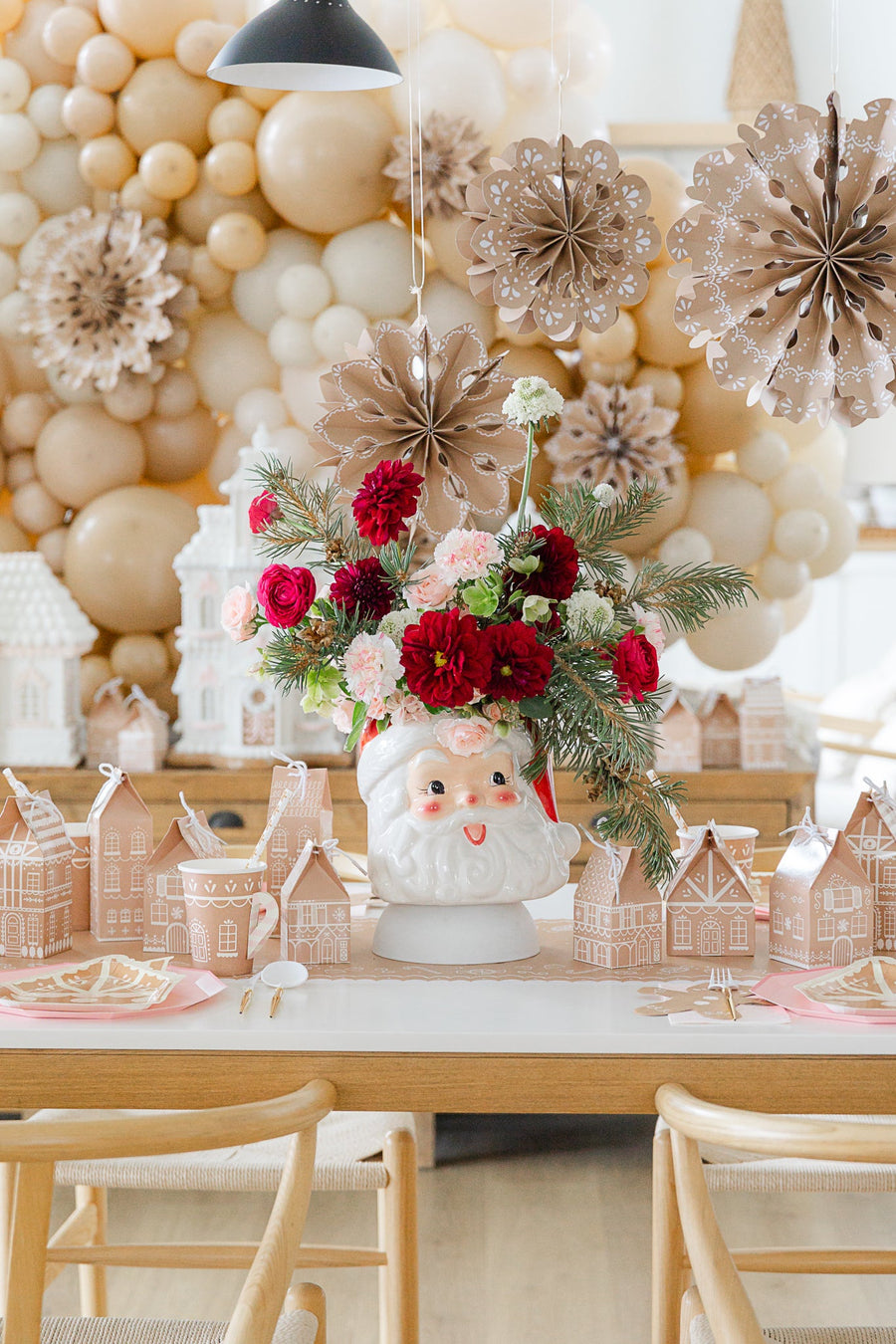 How to Host a Gingerbread House Decorating Party | Bonjour Fête ...
