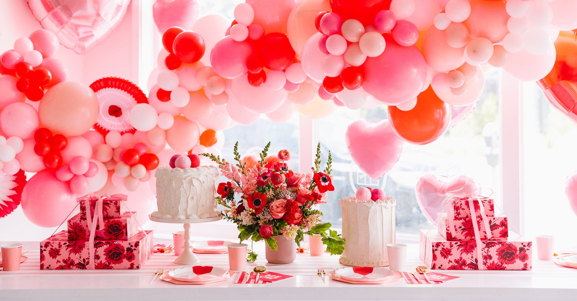 Valentine's Day Party Supplies, Gifts & Decorations | Bonjour Fête ...