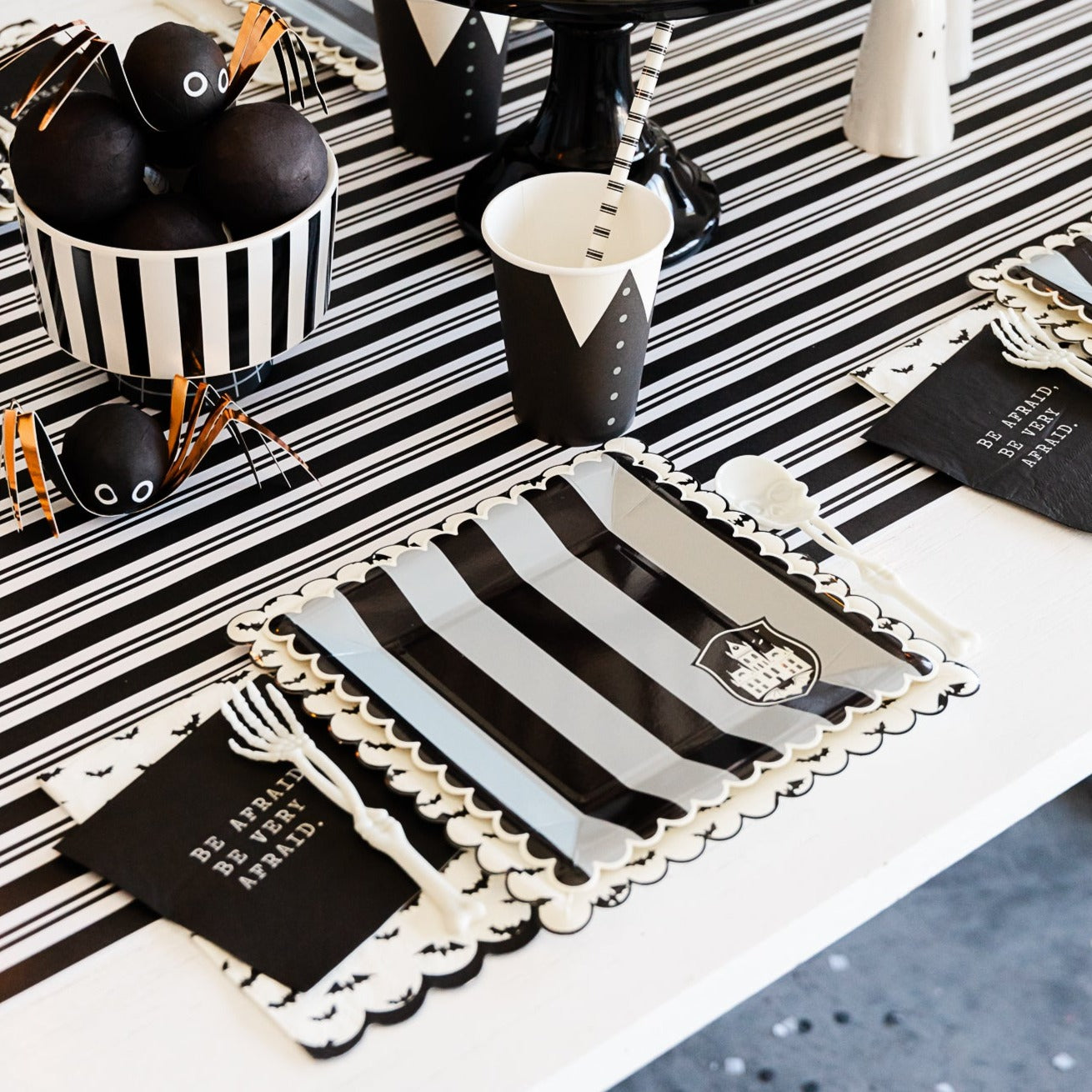 WEDNESDAY BLACK STRIPE PLATES – Bonjour Fête